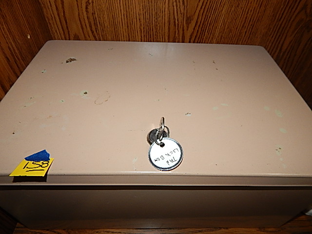 NFS158-Tan Lock Box w/ Key – Wilbur Auction